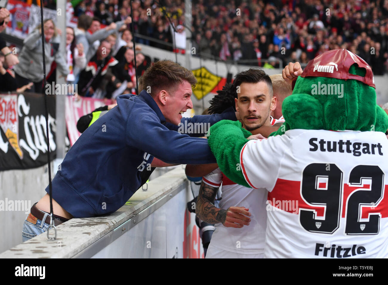 Mascot fritzle vfb stuttgart -Fotos und -Bildmaterial in hoher ...