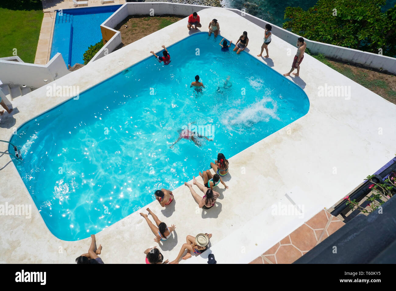 Teens Swimming Pool Stockfotos und -bilder Kaufen - Alamy