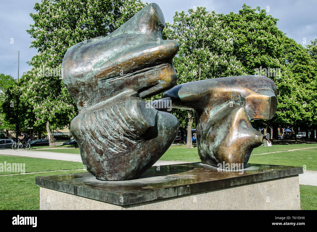 Zwei Stück liegende Abbildung: Punkte - Henry Moore (LH 606 ...