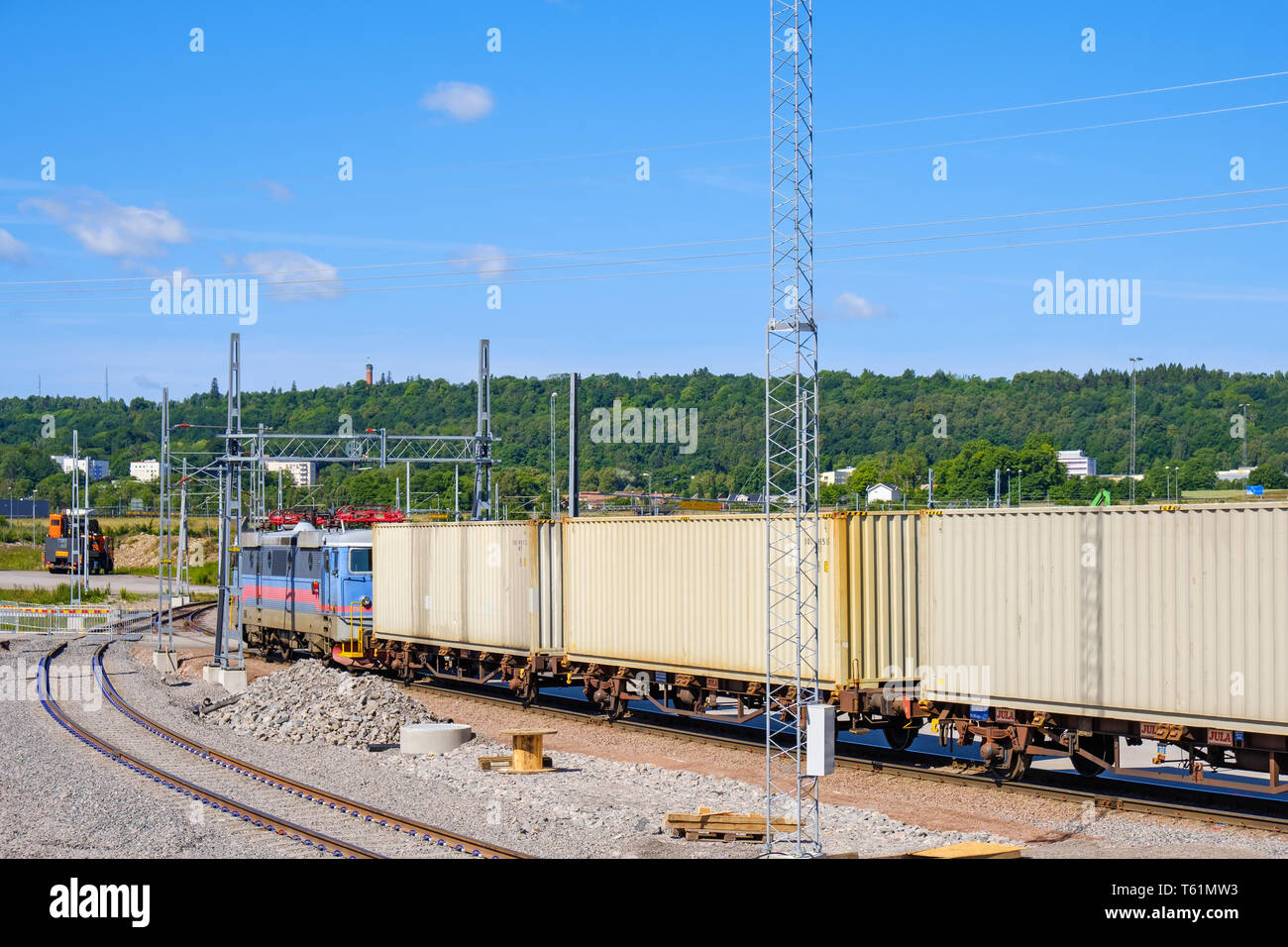 Zug mit container Wagen auf einem Hof Stockfotografie - Alamy