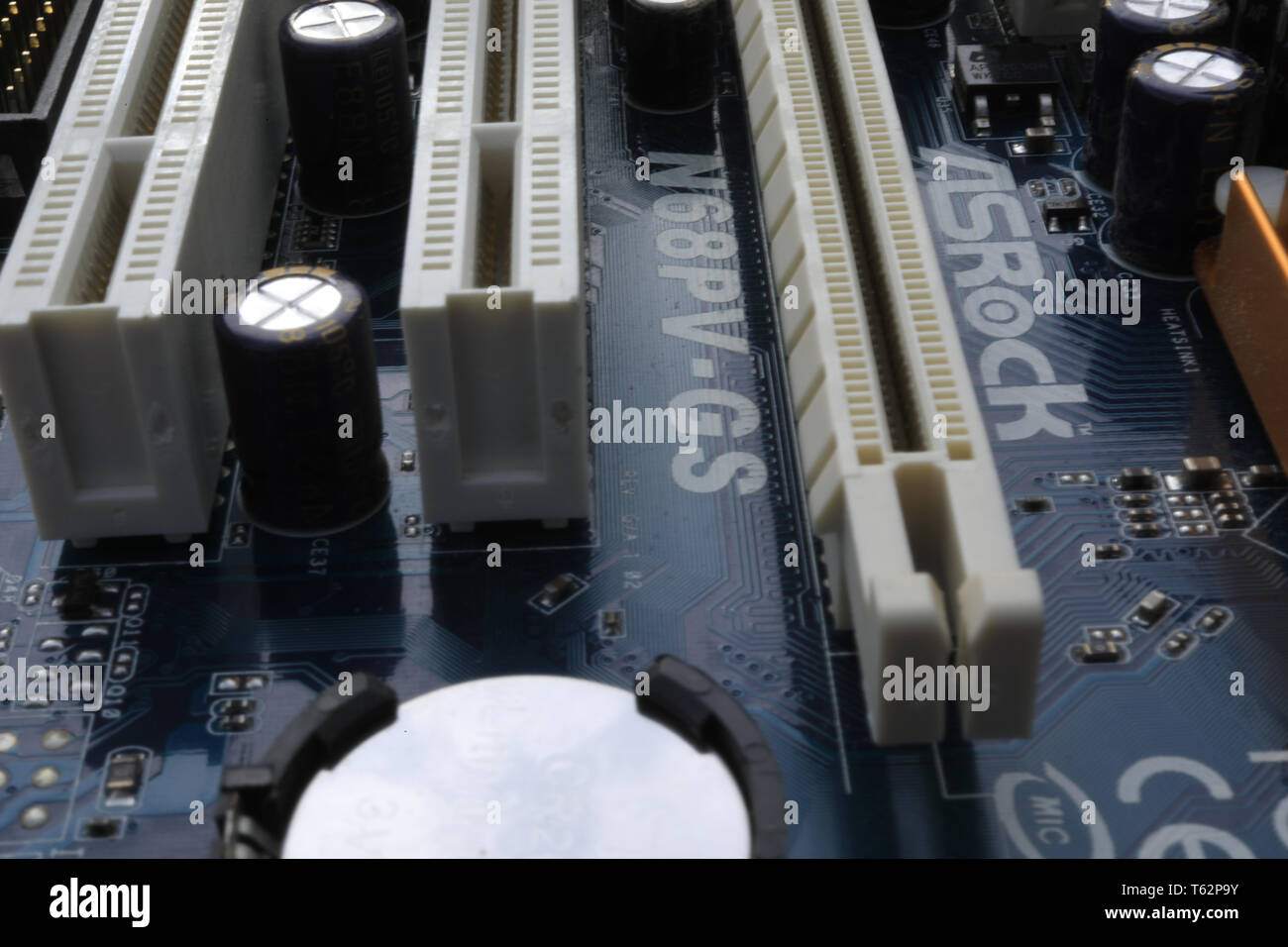 Elektronik komponenten fotos -Fotos und -Bildmaterial in hoher ...