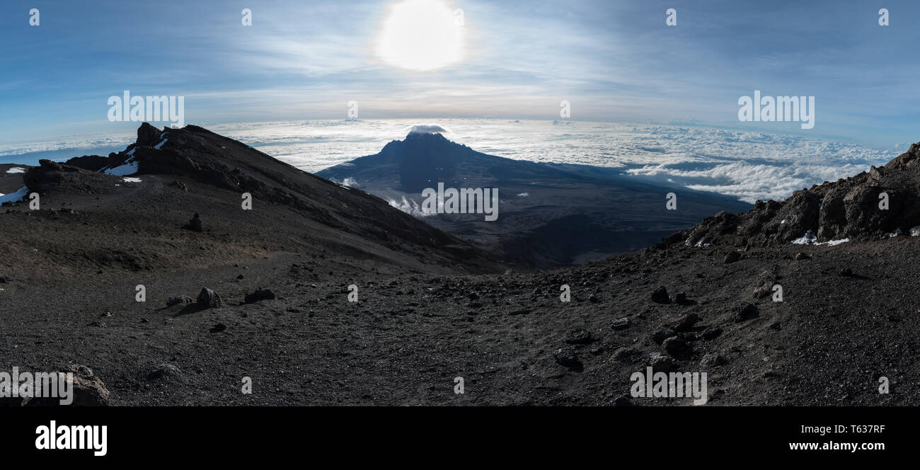 Mt kilimanjaro view kibo peak -Fotos und -Bildmaterial in hoher ...