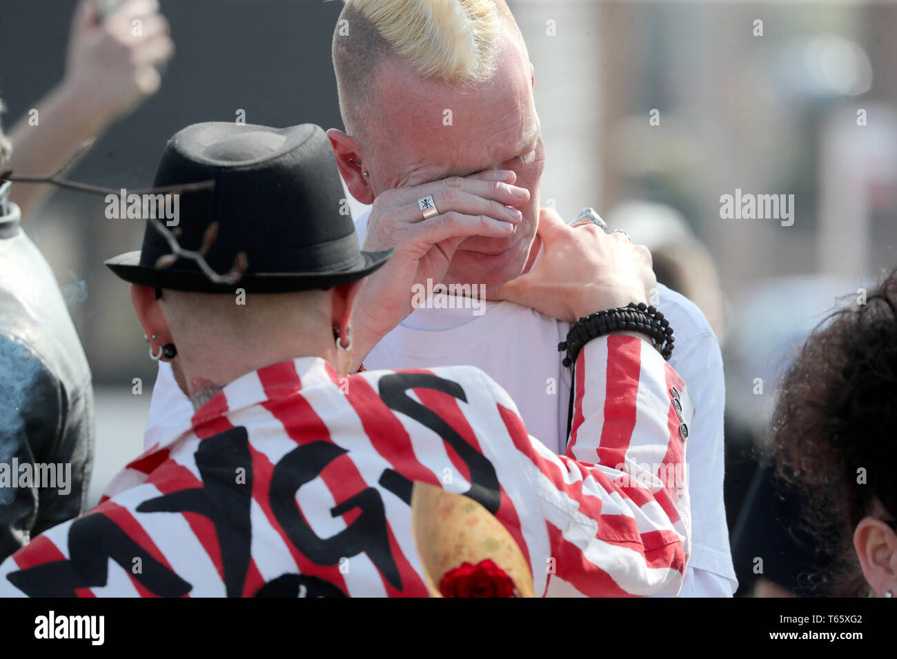 Die Beerdigung von The Prodigy Sänger Keith Flint in der St. Mary's ...