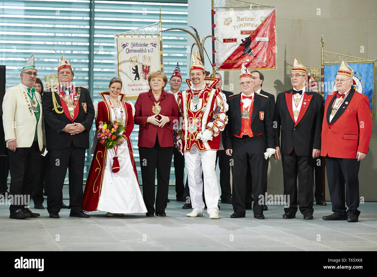 Karneval angela merkel -Fotos und -Bildmaterial in hoher Auflösung – Alamy