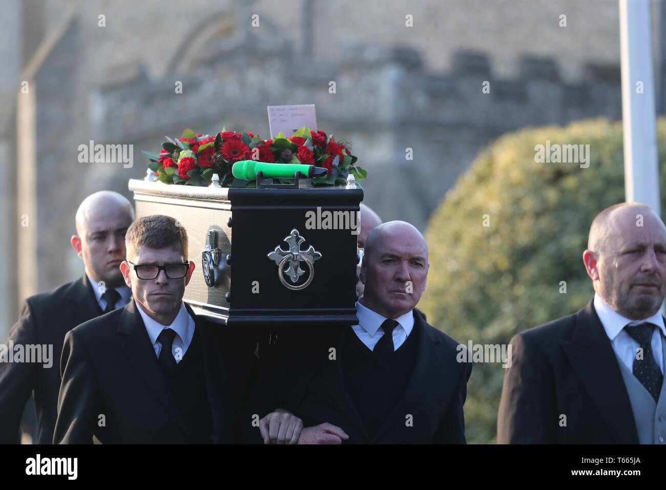 Die Beerdigung von The Prodigy Sänger Keith Flint in der St. Mary's ...