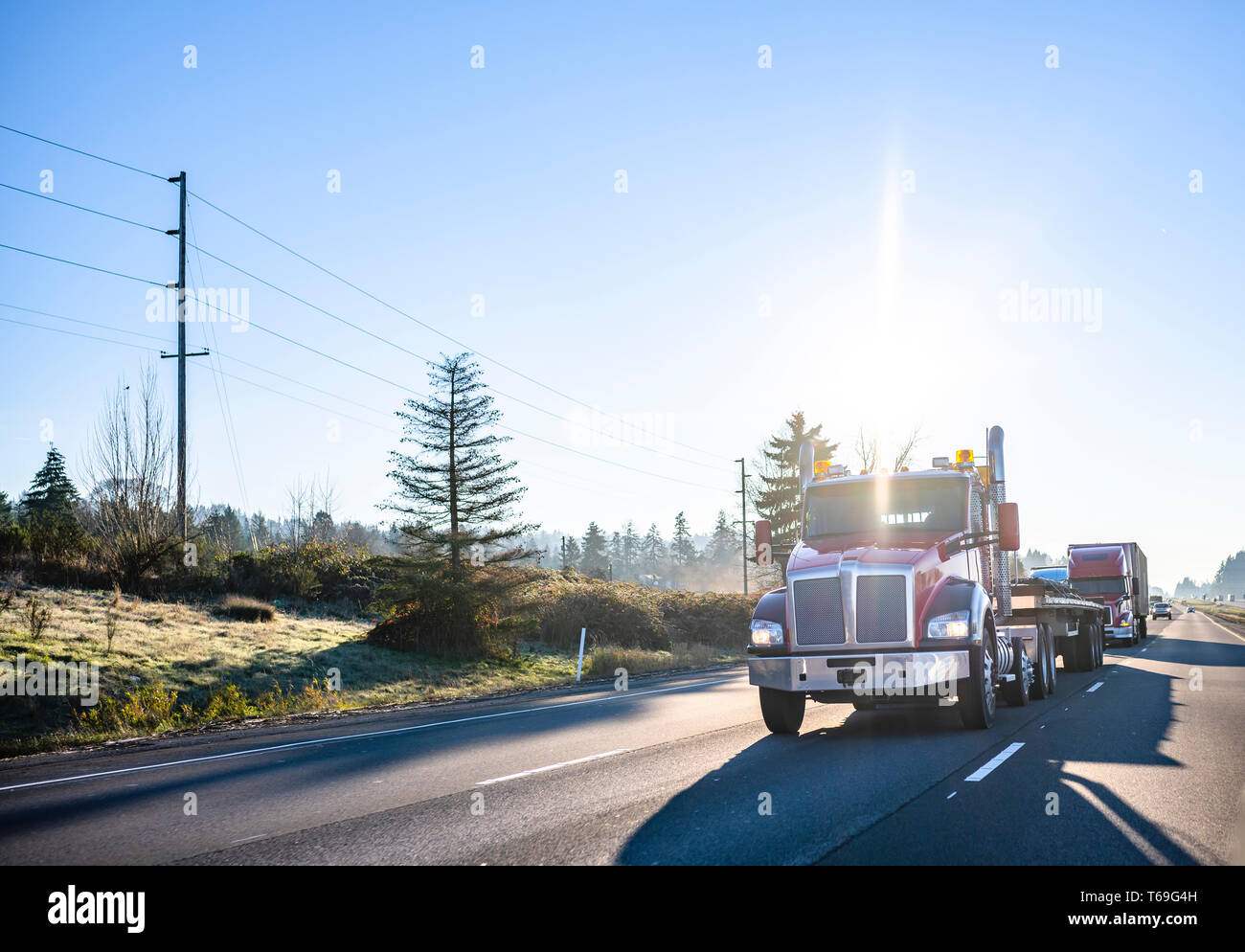Flat bed trucks -Fotos und -Bildmaterial in hoher Auflösung – Alamy