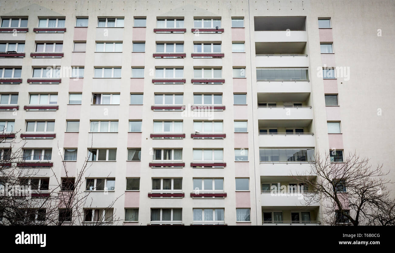 Ost betonplattenbau -Fotos und -Bildmaterial in hoher Auflösung – Alamy