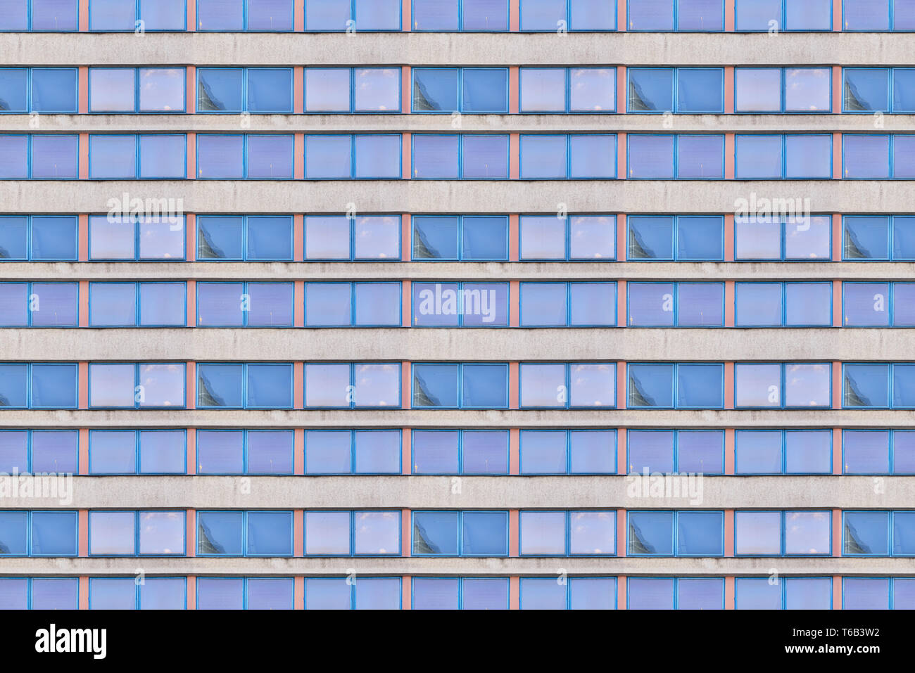 Old gdr building facade -Fotos und -Bildmaterial in hoher Auflösung – Alamy