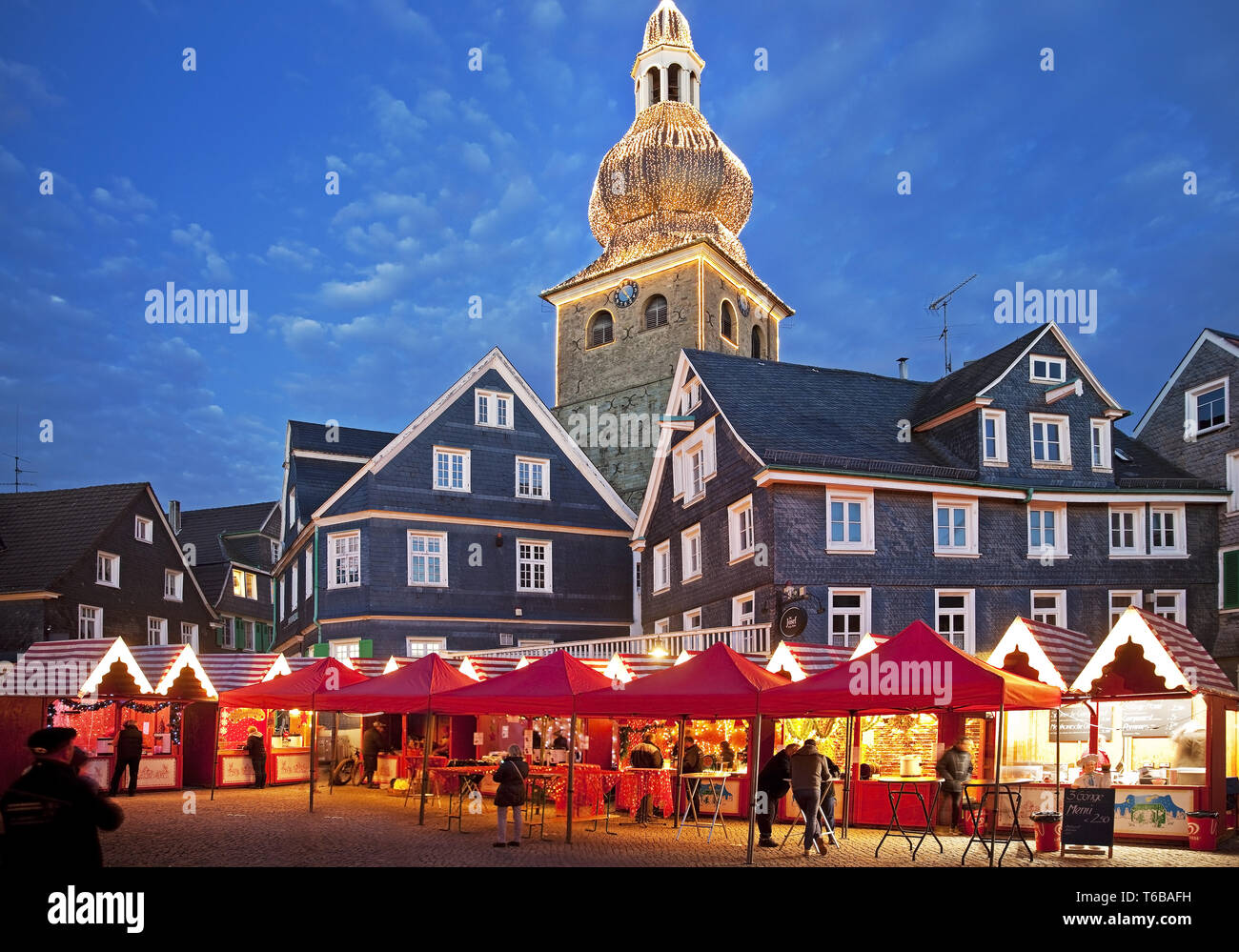 Historische Altstadt von Lennep mit Weihnachtsmarkt und evangelische ...