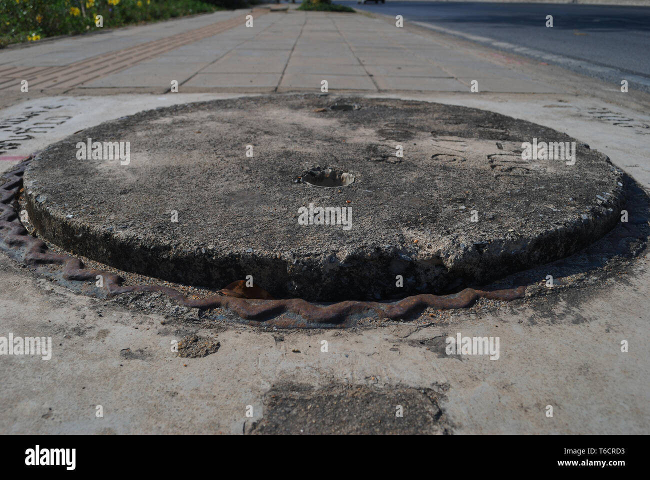 Hygienischer kanaldeckel -Fotos und -Bildmaterial in hoher Auflösung ...