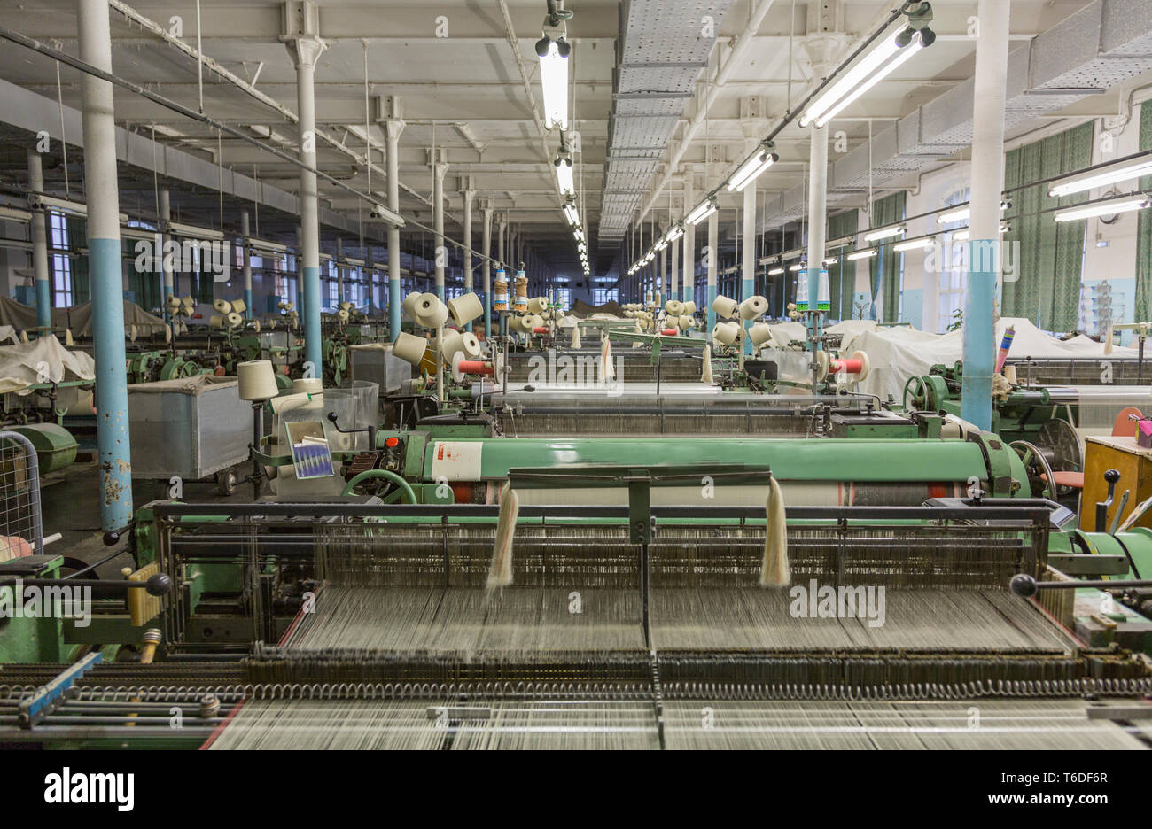 Spinnerei weberei -Fotos und -Bildmaterial in hoher Auflösung – Alamy