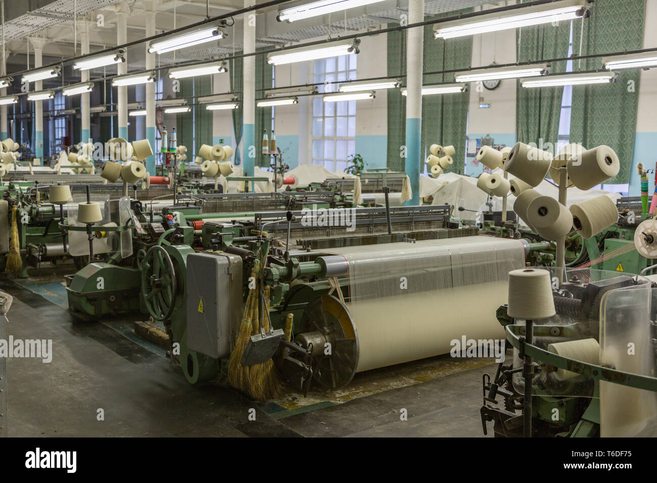 Spinnerei weberei -Fotos und -Bildmaterial in hoher Auflösung – Alamy