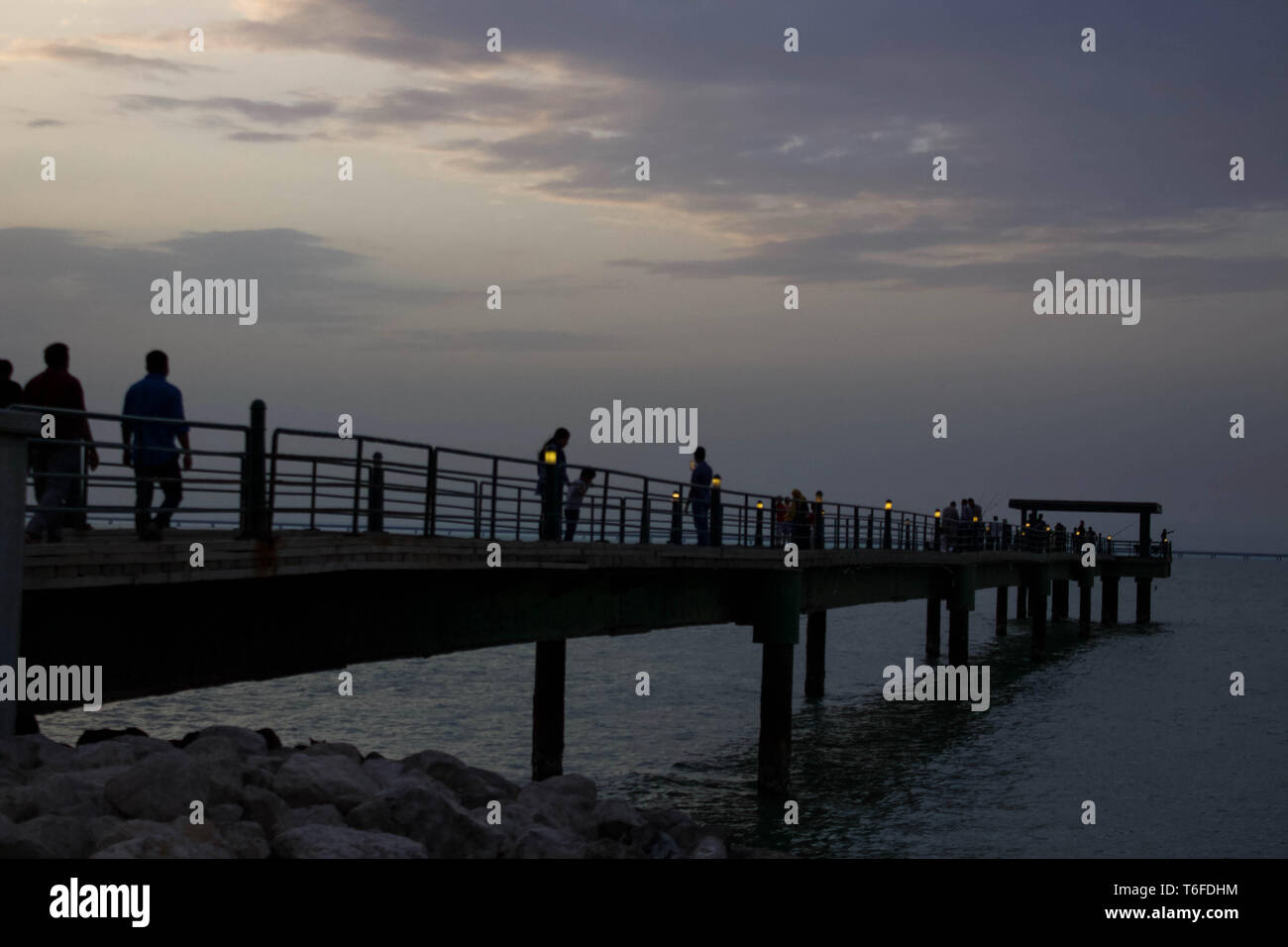 Kuwait sonnenuntergang meer -Fotos und -Bildmaterial in hoher Auflösung ...