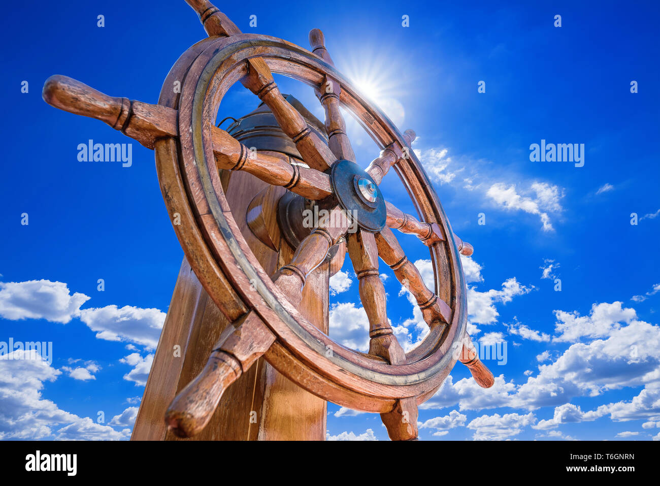 Segelboot steuerrad navigation -Fotos und -Bildmaterial in hoher ...