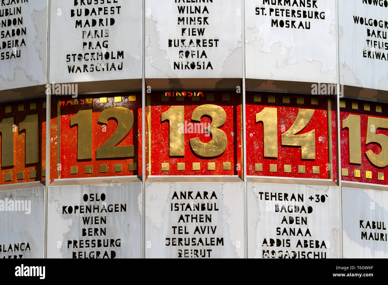Metropolis clock -Fotos und -Bildmaterial in hoher Auflösung – Alamy