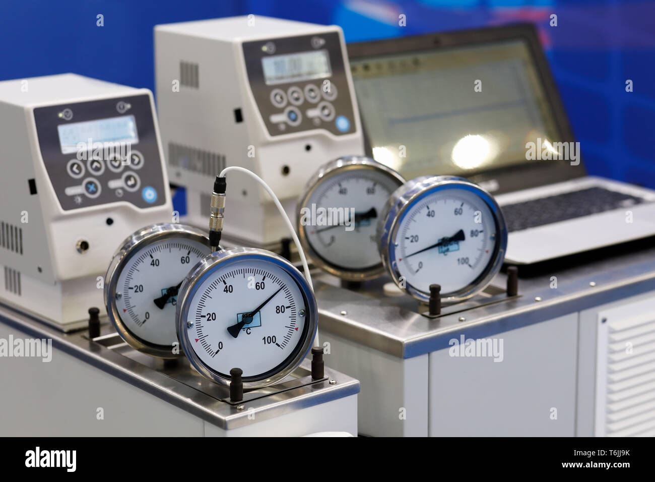 Bimetall thermometer temperatur -Fotos und -Bildmaterial in hoher ...