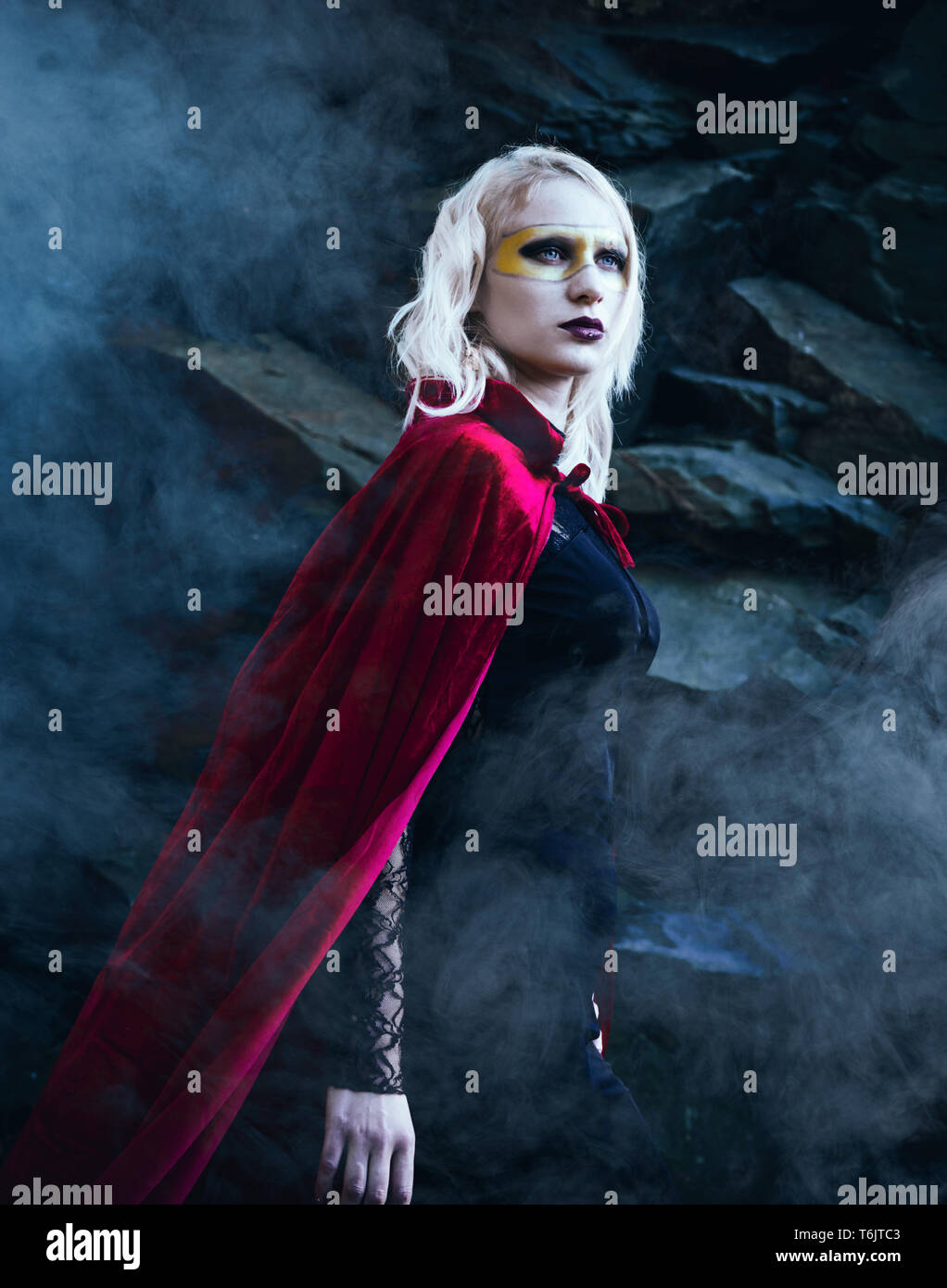 Gelber superheld -Fotos und -Bildmaterial in hoher Auflösung – Alamy