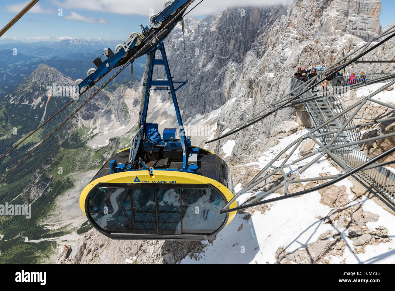 Seilbahn zum gletscher dachstein -Fotos und -Bildmaterial in hoher ...