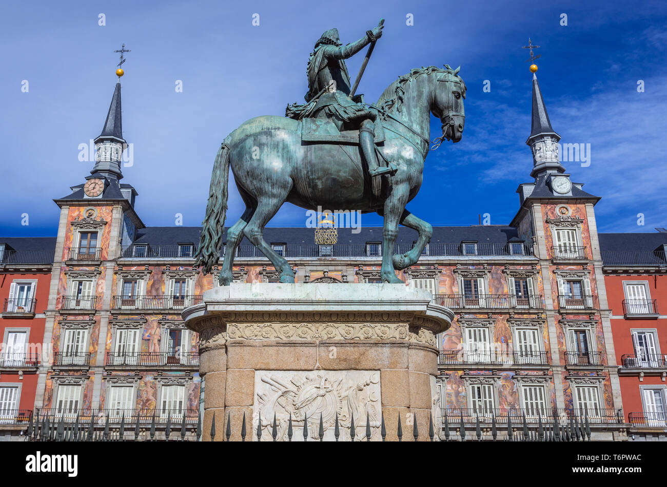 König Philipp III Statue vor der Casa de La Panaderia (Bäckerei Haus ...