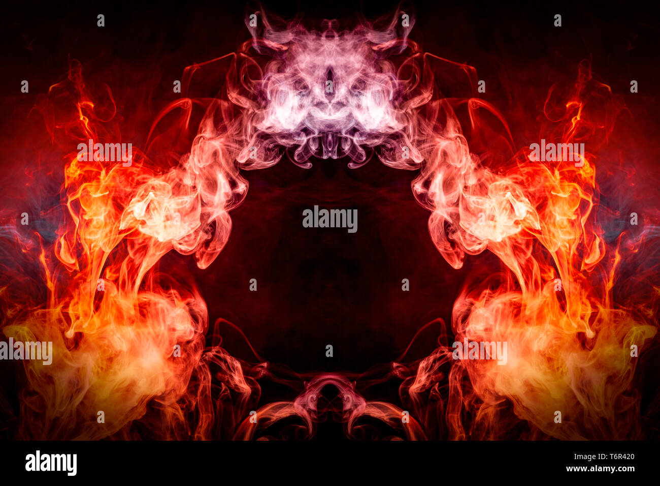 Dicke bunte Rauch von Rot und Blau in der Form eines Schädels, Monster ...