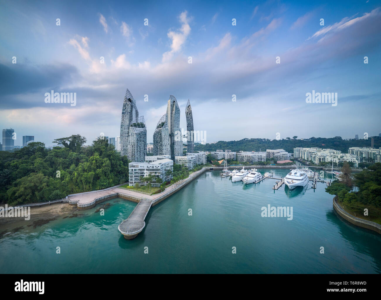 Reflections at keppel bay -Fotos und -Bildmaterial in hoher Auflösung ...