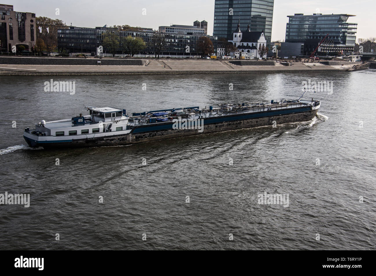 Schiff auf rhein -Fotos und -Bildmaterial in hoher Auflösung – Alamy