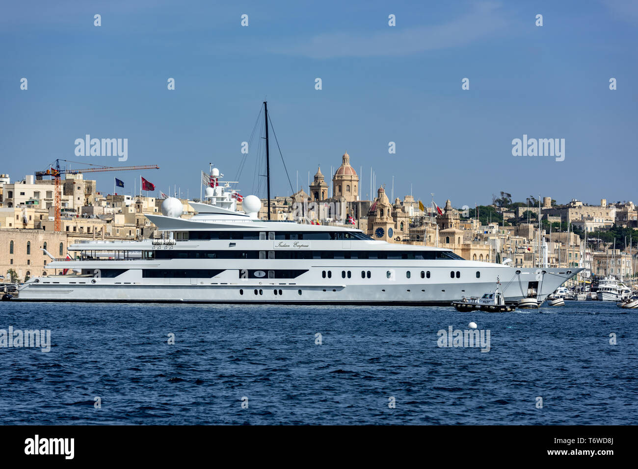 95 meter yacht -Fotos und -Bildmaterial in hoher Auflösung – Alamy