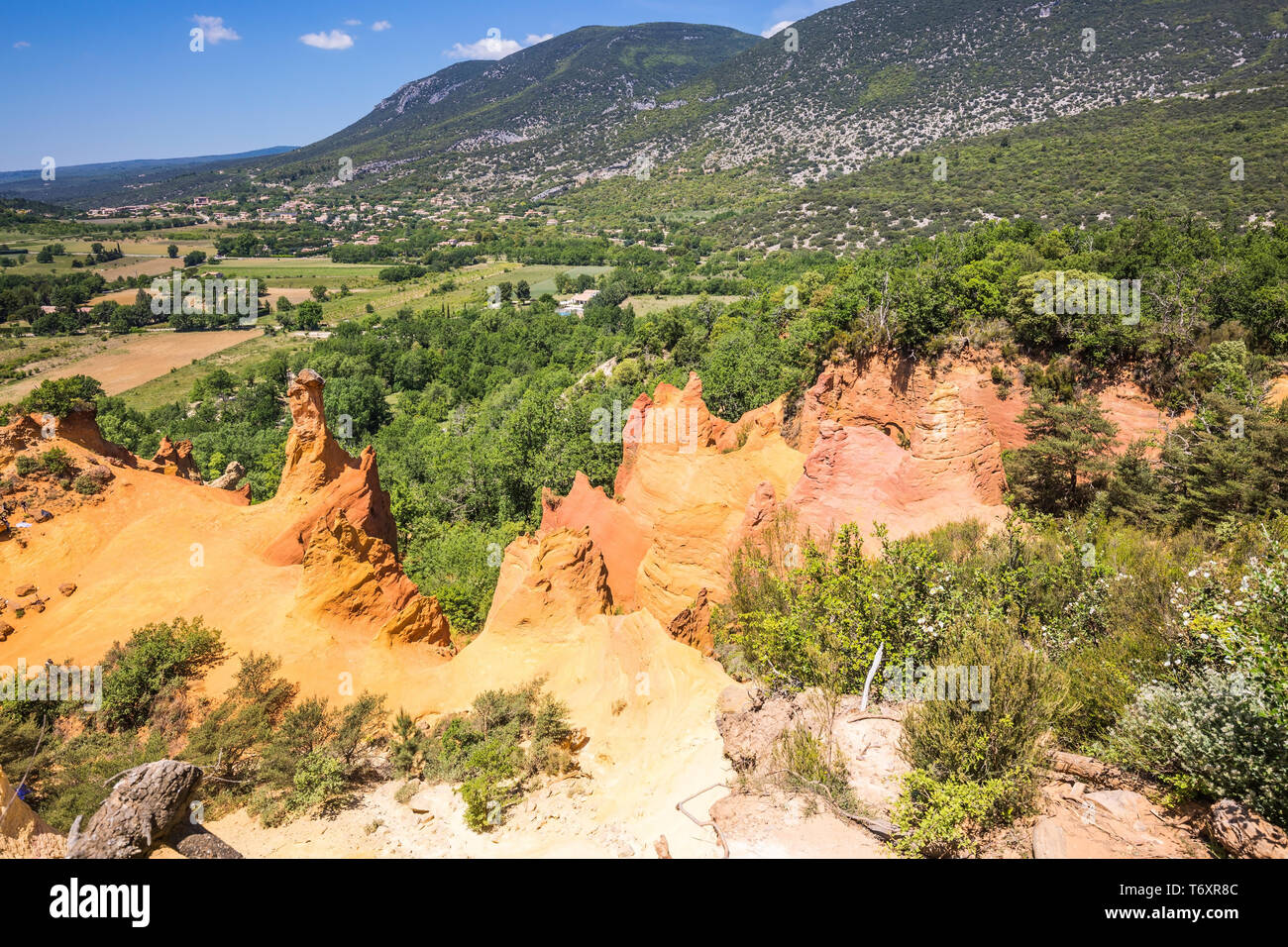 Ocker und blau -Fotos und -Bildmaterial in hoher Auflösung – Alamy