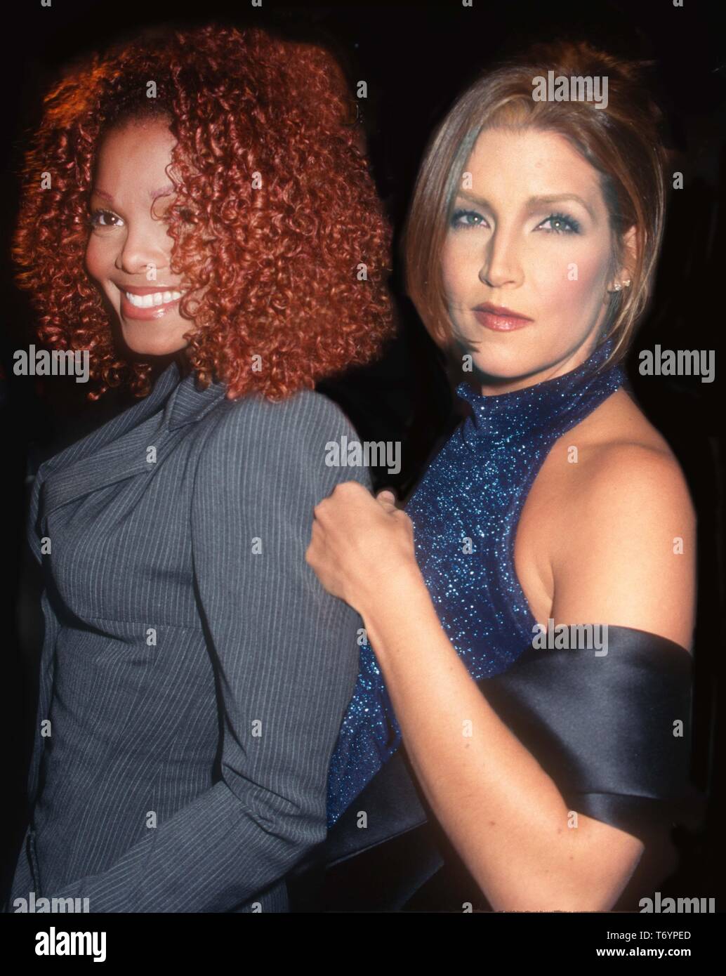 Janet Jackson und Lisa Marie Presley 1997 Foto von John Barrett ...