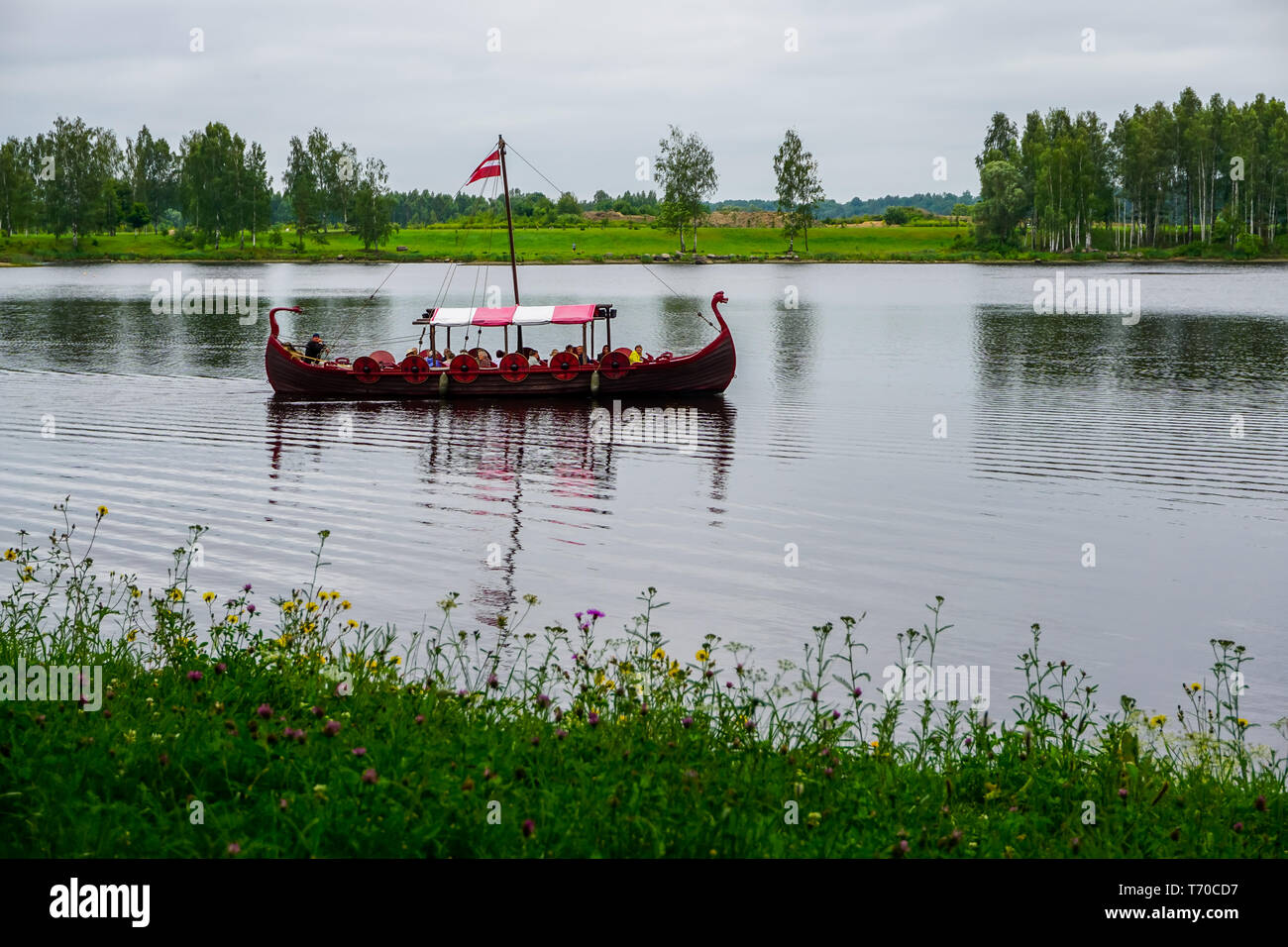 Wikinger flussboot -Fotos und -Bildmaterial in hoher Auflösung – Alamy