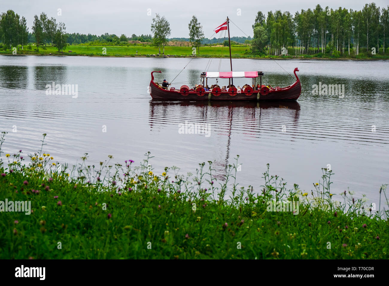 Wikinger flussboot -Fotos und -Bildmaterial in hoher Auflösung – Alamy