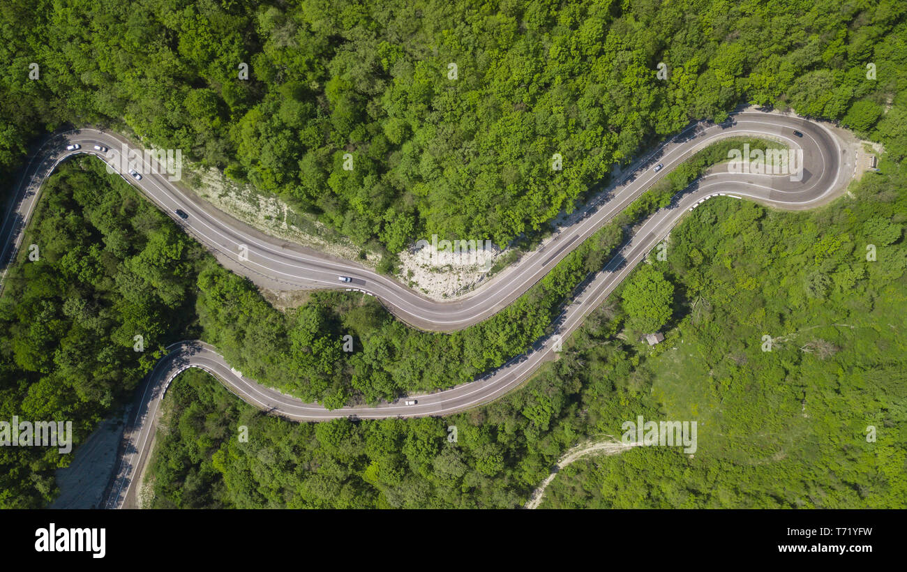 Kurvige Straße Berg Stockfotos und -bilder Kaufen - Alamy