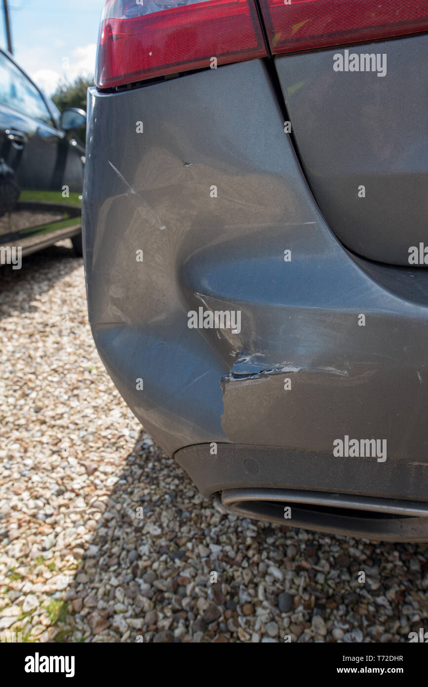 Damaged Car Bodywork Stockfotos & Damaged Car Bodywork Bilder - Alamy