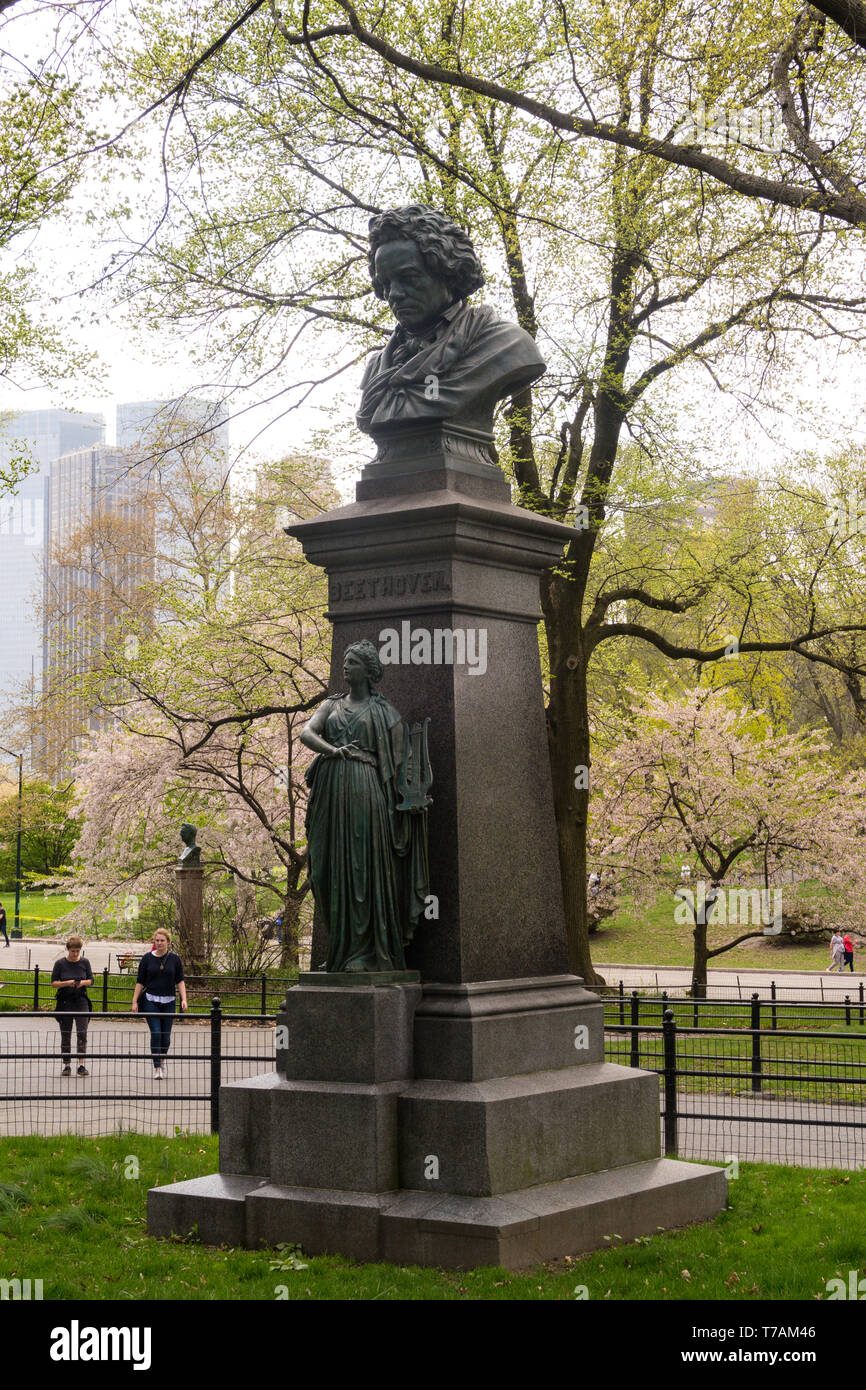 Beethoven-Statue im Central Park, New York Stockfotografie - Alamy