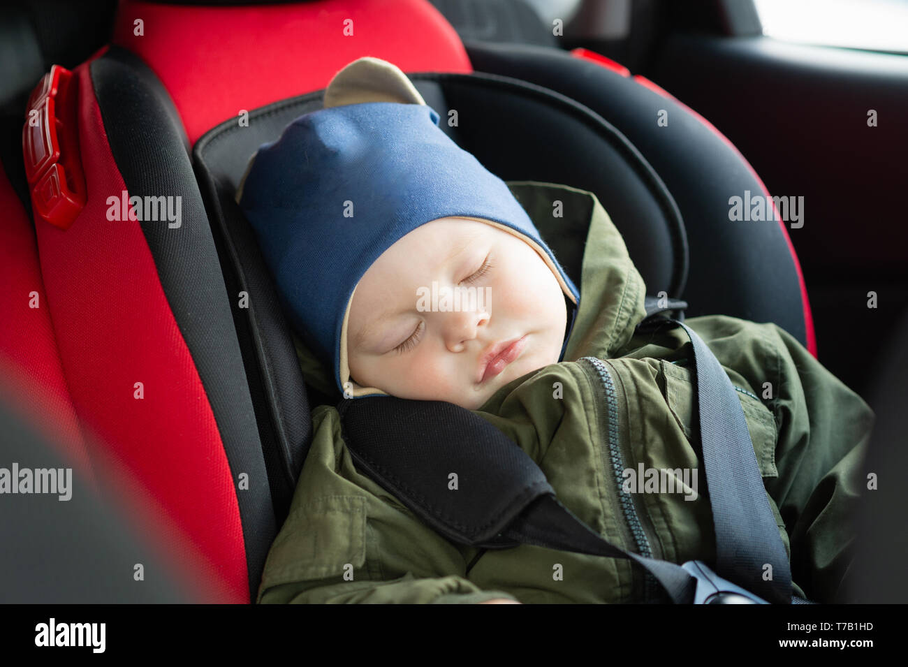 Sleeping toddler automobile -Fotos und -Bildmaterial in hoher Auflösung ...