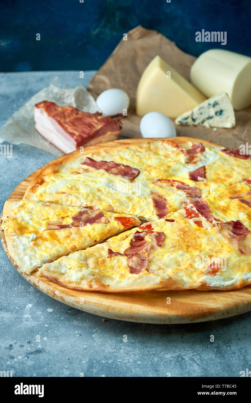 Scheibe der heiße Pizza grosse Käse Mittag- oder Abendessen Kruste ...