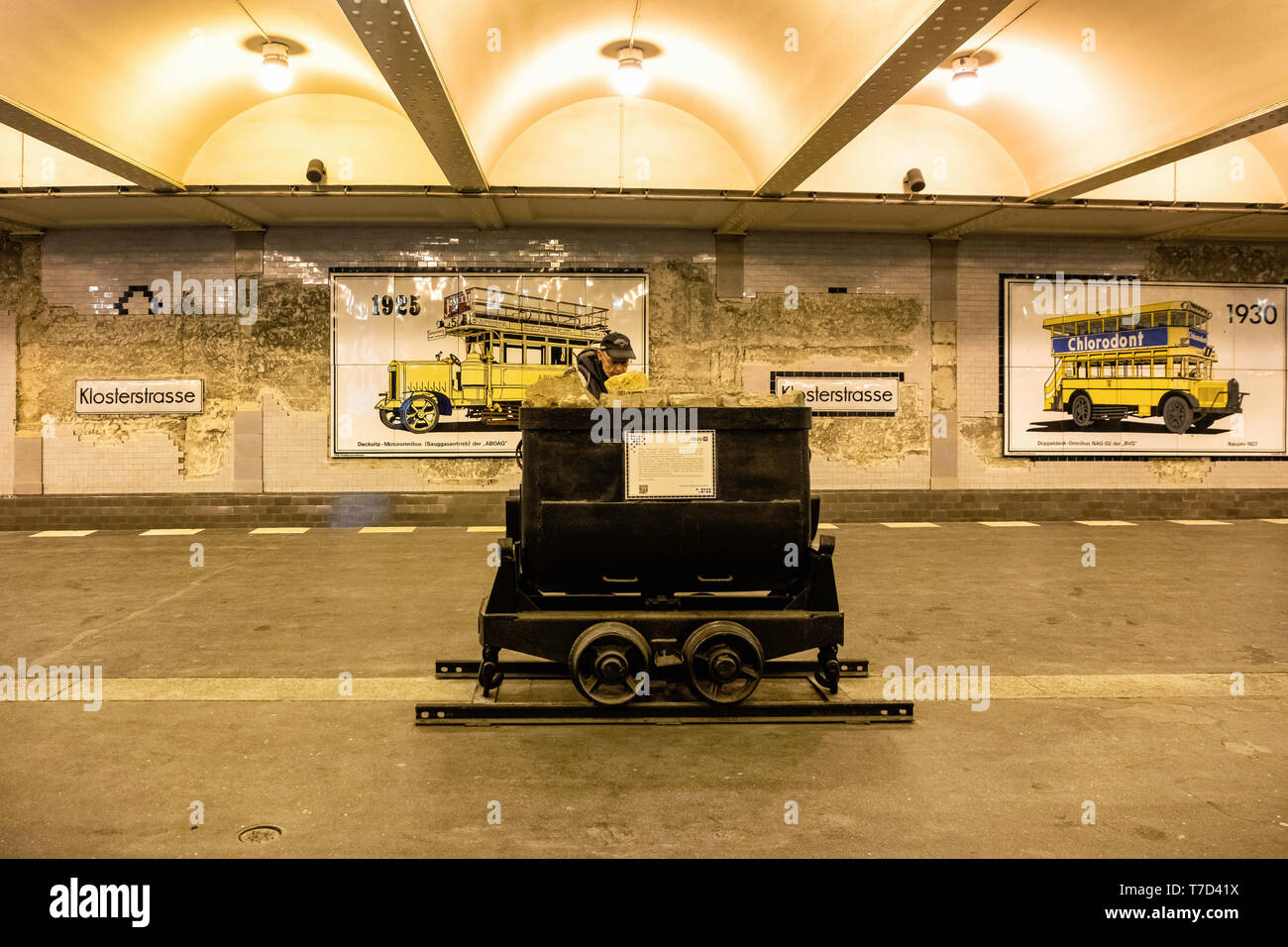 Deutsch bus sign -Fotos und -Bildmaterial in hoher Auflösung – Alamy
