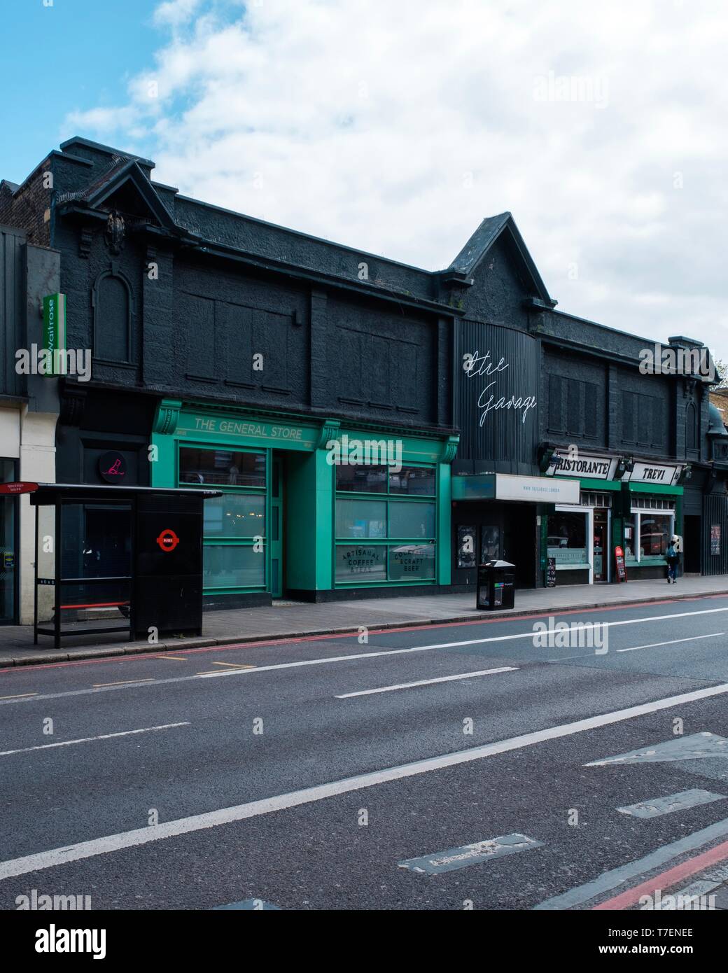 Londoner garage -Fotos und -Bildmaterial in hoher Auflösung – Alamy