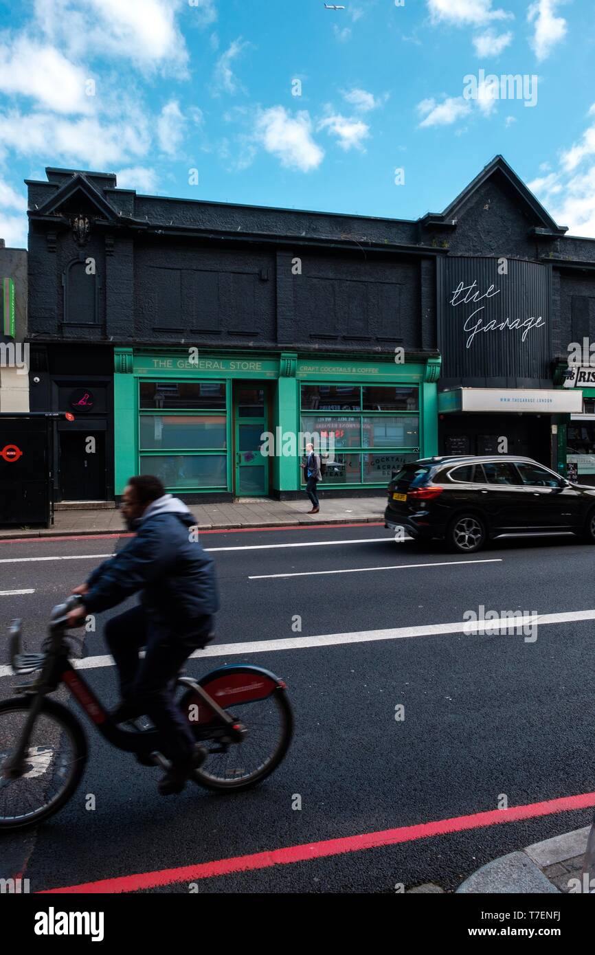 Londoner garage -Fotos und -Bildmaterial in hoher Auflösung – Alamy