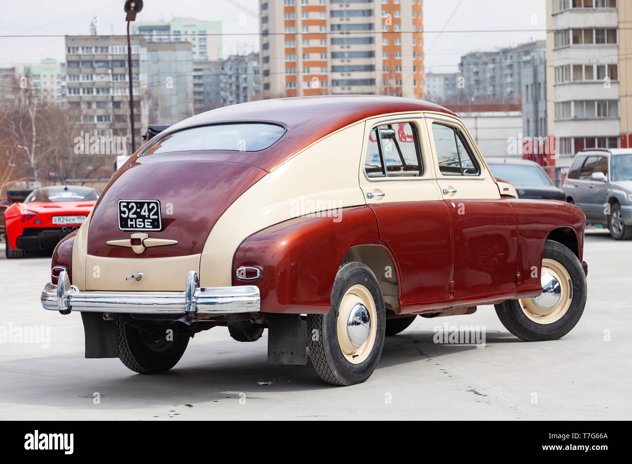 Nowosibirsk, Russland - 05.01.2019: Rückansicht des doppelten Braun und ...