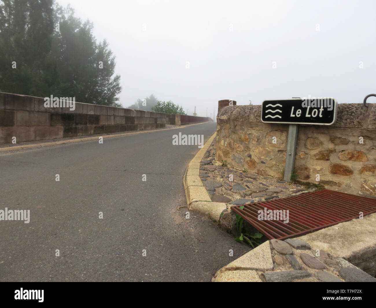 Brücke über den Fluss le Lot entlang der GR65, Via Podiensis, auch ...