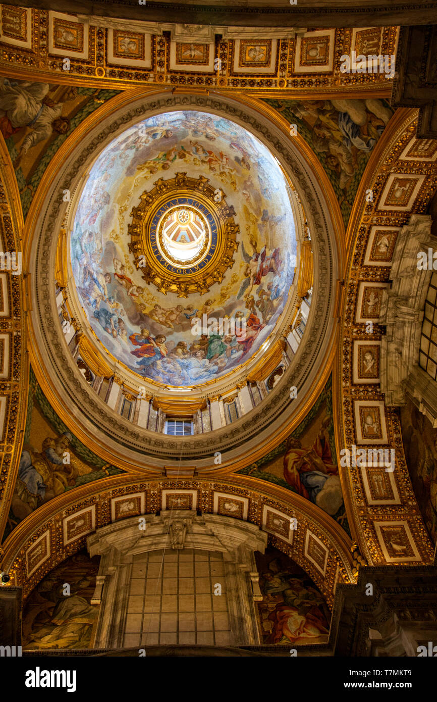 Decke st peter basilika -Fotos und -Bildmaterial in hoher Auflösung – Alamy