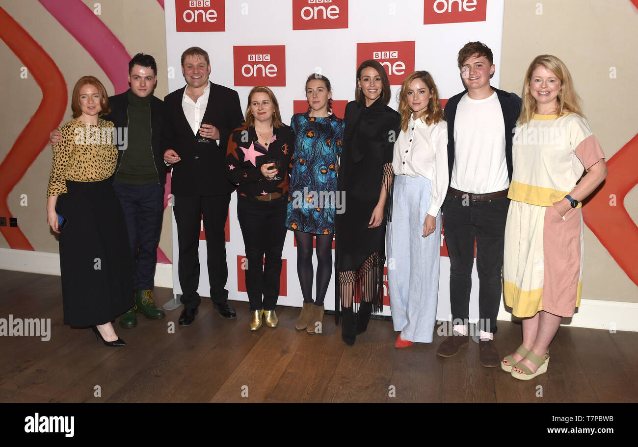 Rote ausgestellte culottes -Fotos und -Bildmaterial in hoher Auflösung ...