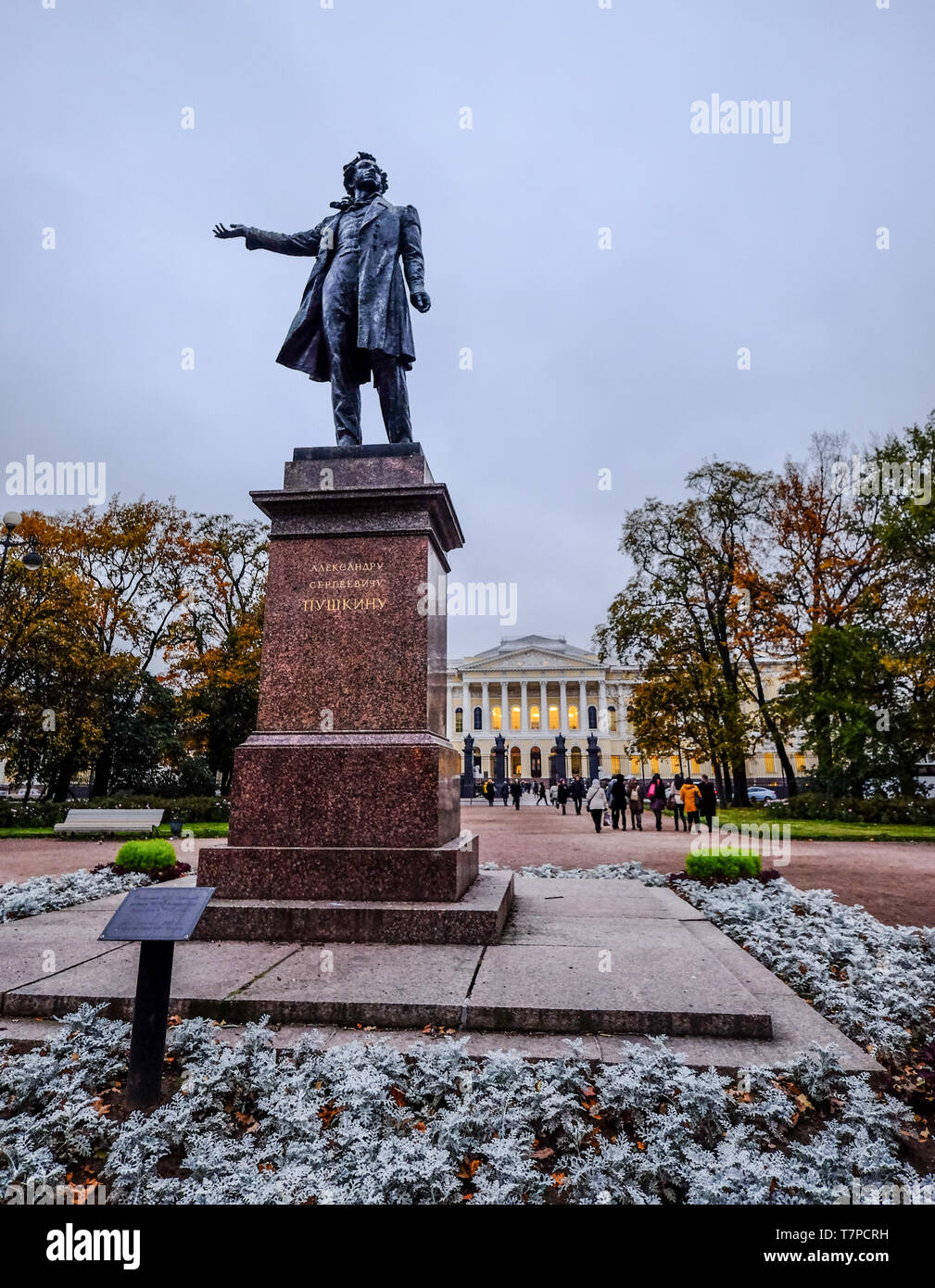 Statue von alexander pushkin in moskau -Fotos und -Bildmaterial in ...