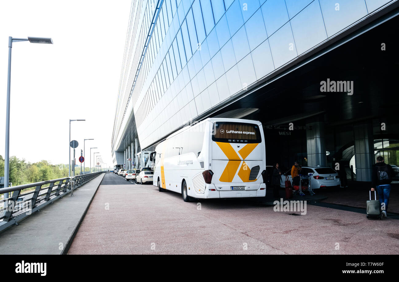 Lufthansa airport express -Fotos und -Bildmaterial in hoher Auflösung ...