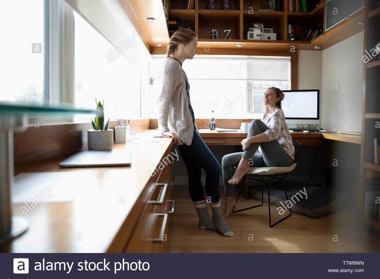 Mutter zu hause -Fotos und -Bildmaterial in hoher Auflösung – Alamy