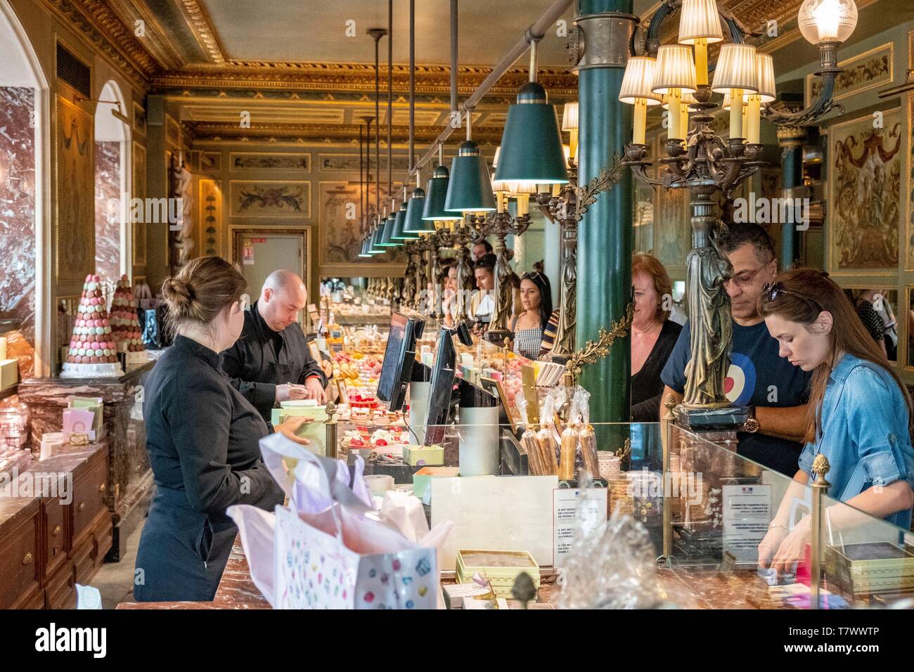 Ladurée paris -Fotos und -Bildmaterial in hoher Auflösung – Alamy