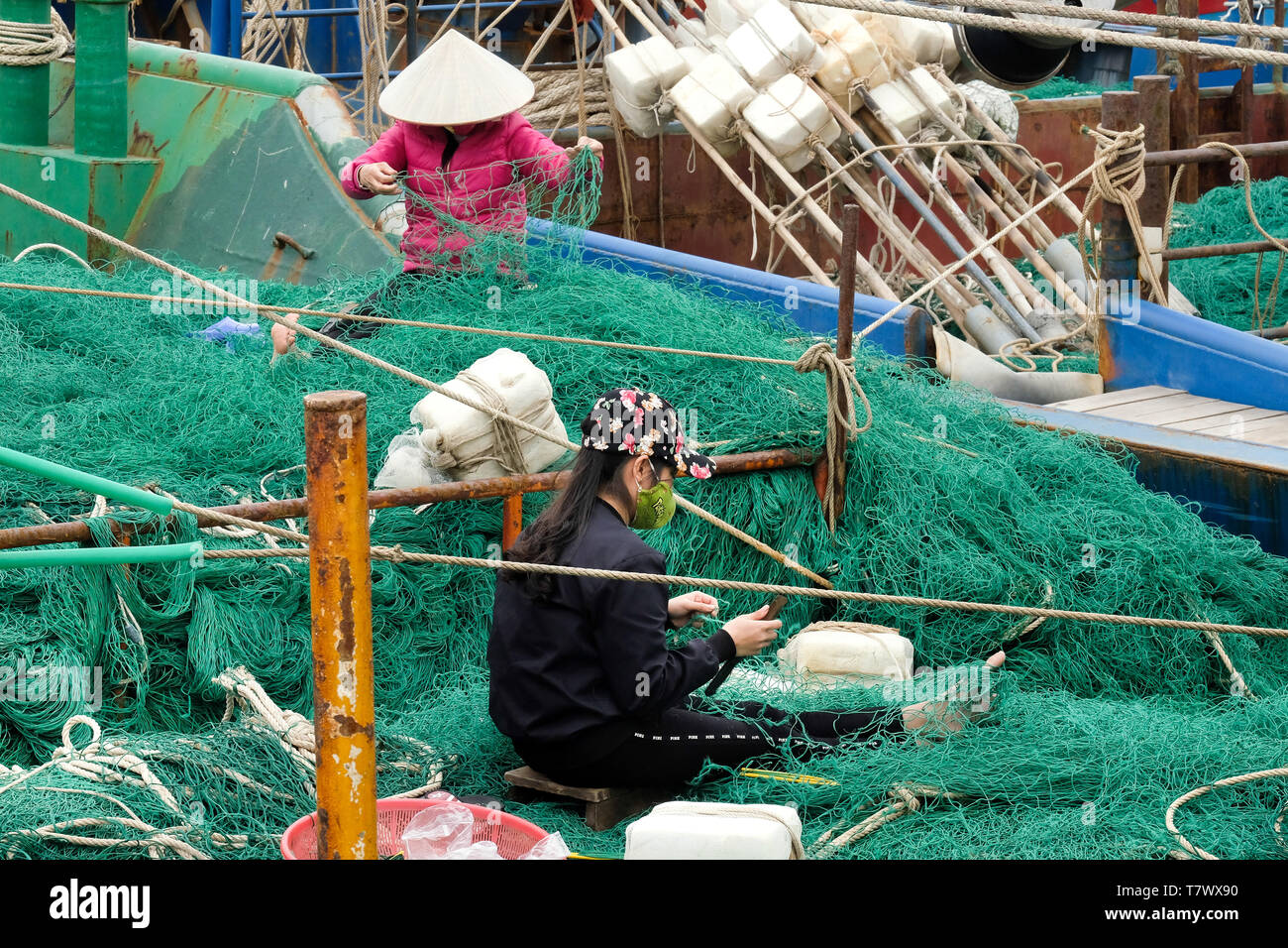 Fischer repair netze -Fotos und -Bildmaterial in hoher Auflösung – Alamy