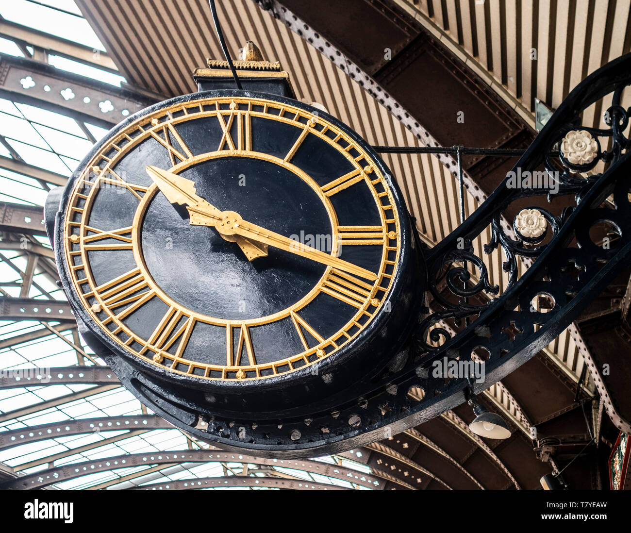 Black Roman Numerals Clock Stockfotos und -bilder Kaufen - Alamy