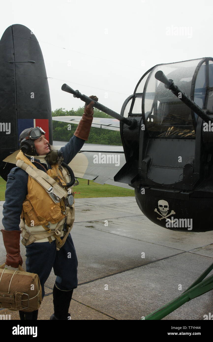Avro Lancaster Tail Gunner, WK 2 Schwerer Bomber am Flugplatz ...